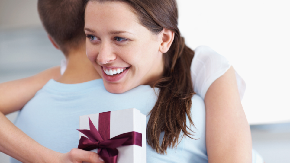 20 Different Types Of Hugs And What They Mean - Powerful Sight