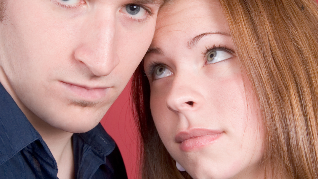 18 Signs a Woman is Chasing a Man - Powerful Sight