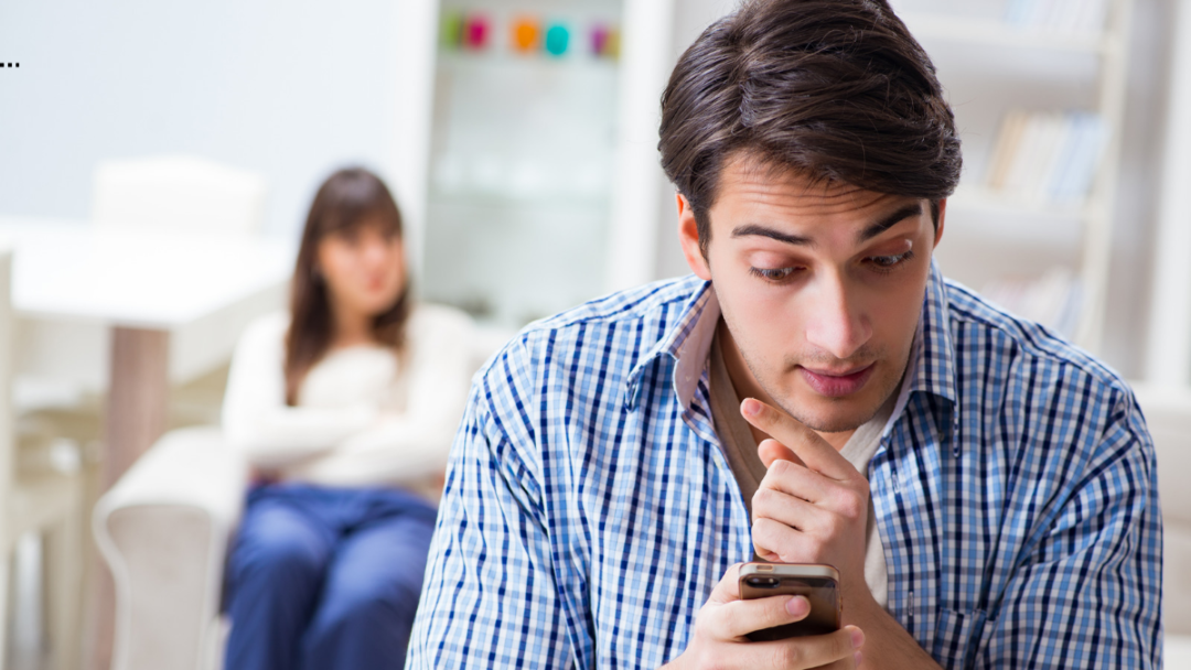 8 Signs Your Husband Has a Secret Life