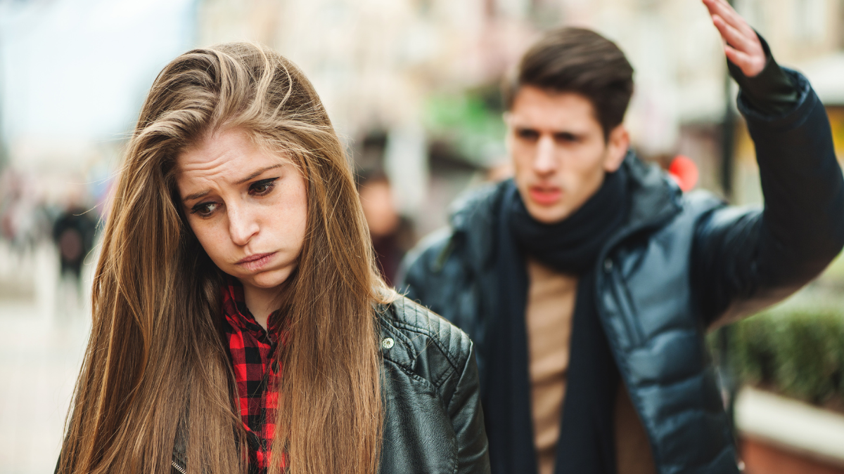 5 Clear Signs Your Boyfriend Is Losing Interest - Powerful Sight